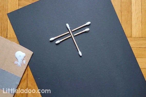 QTip Skeleton craft {Free Skull Template}