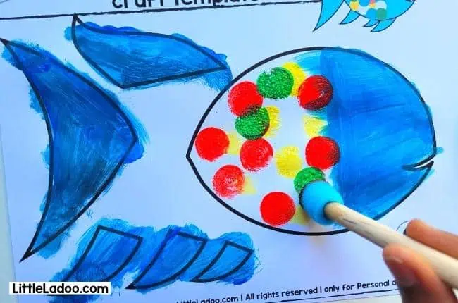Rainbow Fish Craft {Free template}