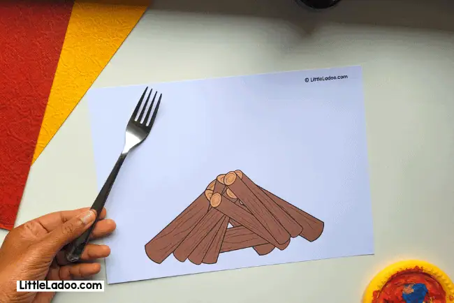 Fork-Painted Campfire Craft {Free Template}