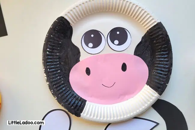 Paper plate Cow Craft { Free Template }