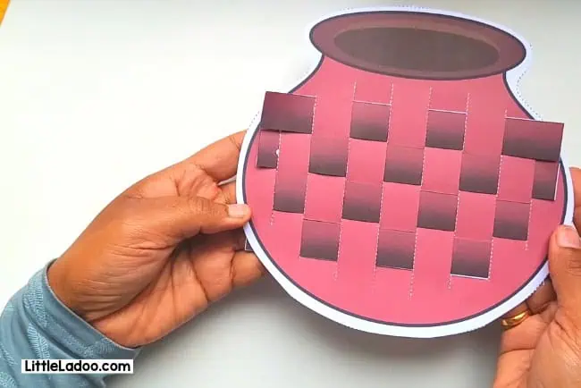 Paper Weaving pot Craft {Free Template}