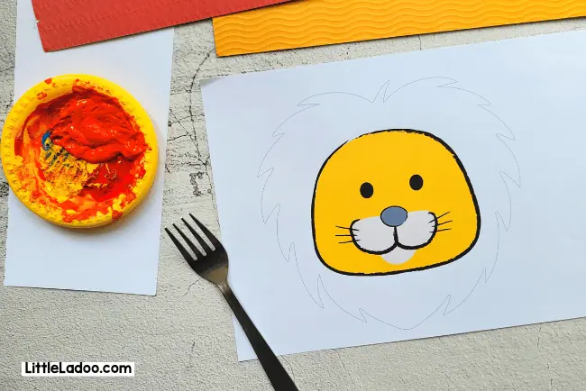 Fork-Painted Lion Craft {Free Template}