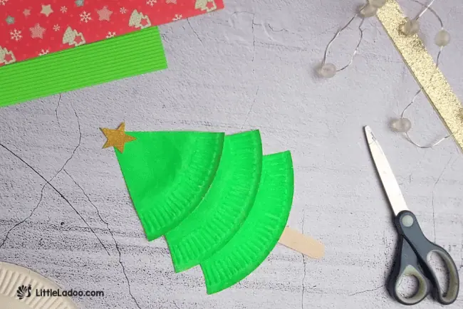 Paper Plate Christmas Tree {Quick and Simple}