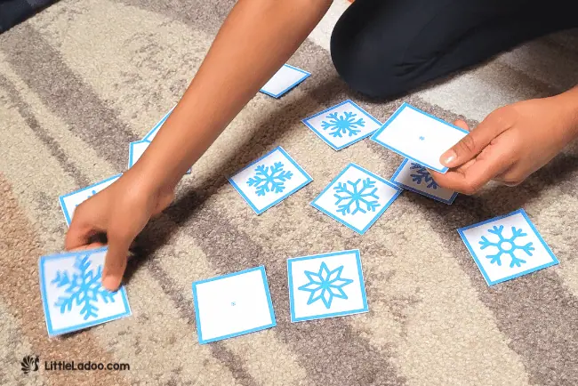 Snowflake Magnifying Glass Matching Printable {Free Printable}
