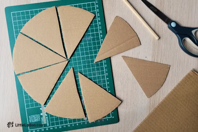 Cardboard Pretend Play Pizza - DIY Toy for kids