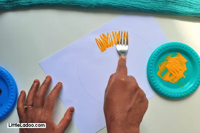 Fork-Painted Puffer Fish Craft {Free Template}