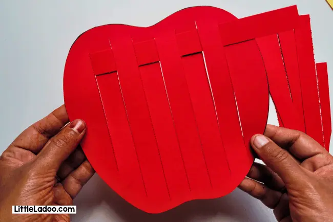 Paper Weaving Apple Craft - {Free Template}
