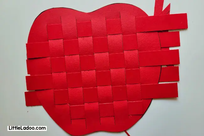 Paper Weaving Apple Craft - {Free Template}