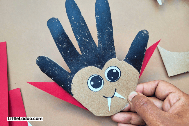 Handprint Vampire Craft {Free Template}