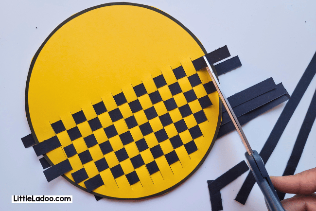 Paper Weaving Bee Craft {Free Template}