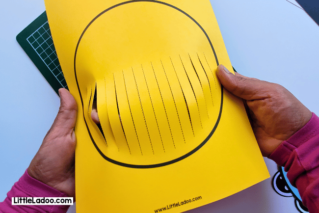 Paper Weaving Bee Craft {Free Template}